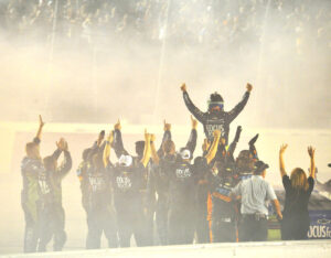 Jones returns legendary No. 43 to Darlington’s Victory Lane 55 years ...