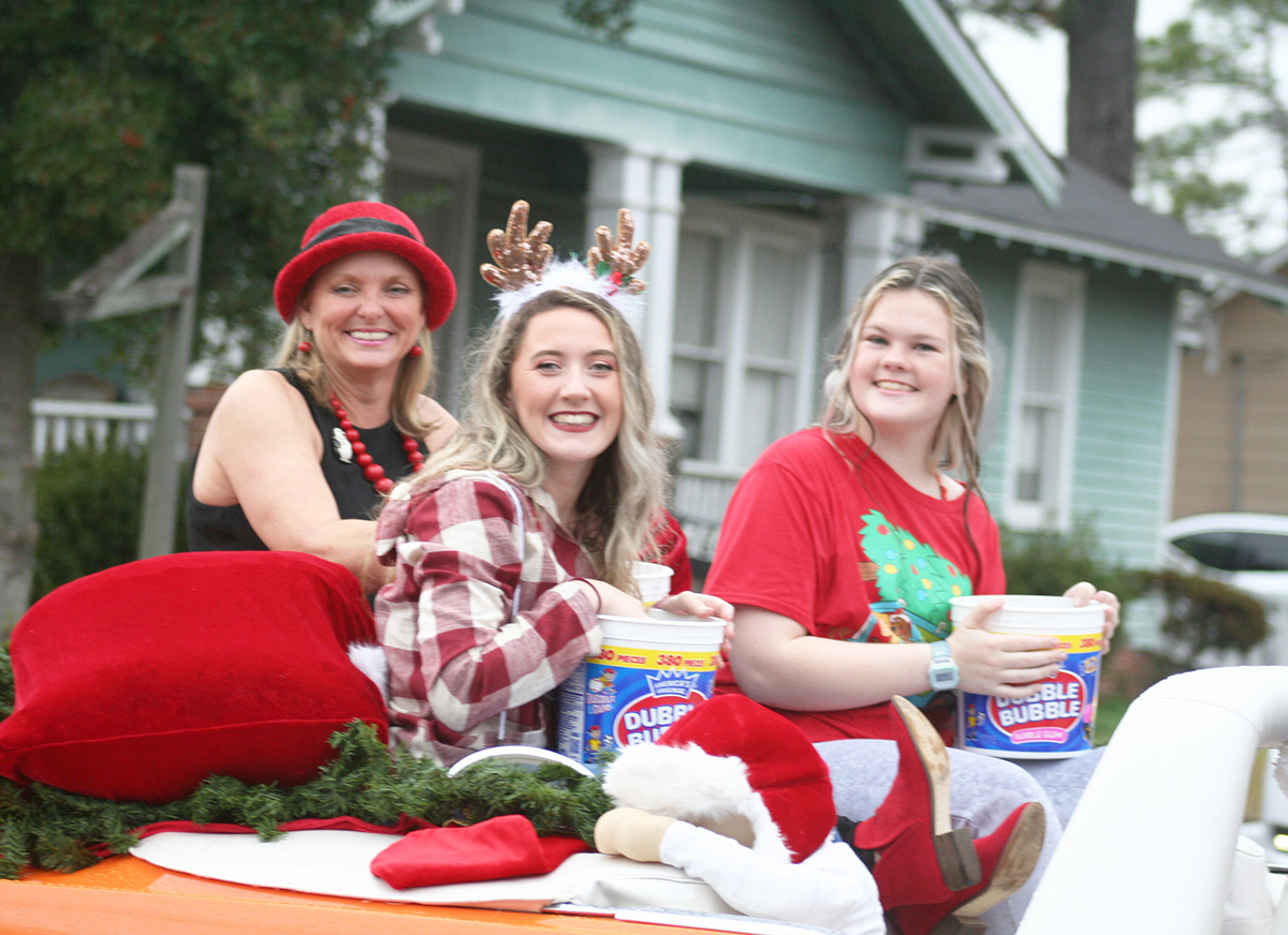 Denise Boyd, Alexis Harrell, and Malena Harrell in the parade. | News ...