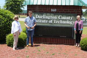 Chamber sponsors three DCIT students | News and Press