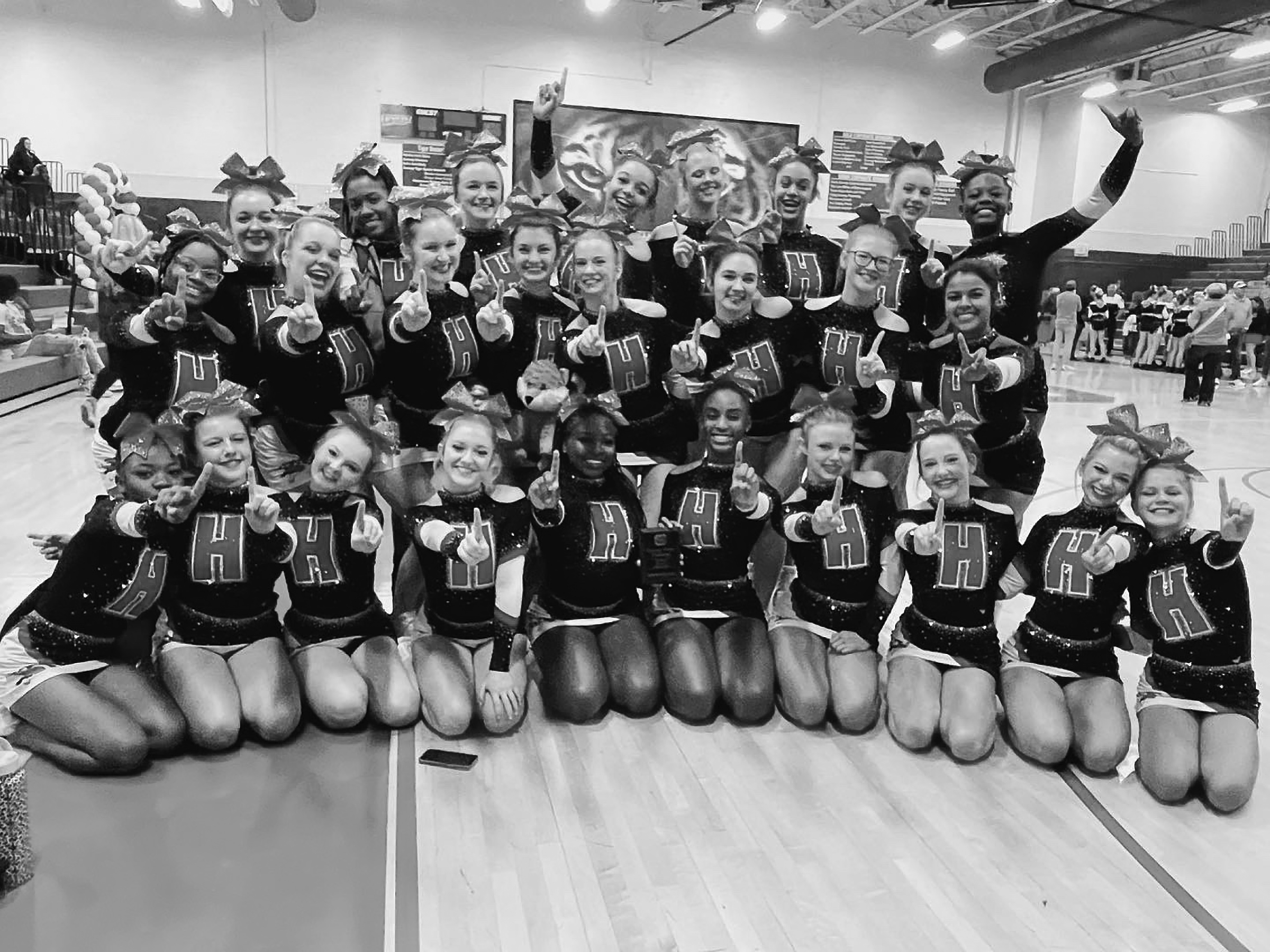 STAND-SPO-Cheer Champions BW | News and Press